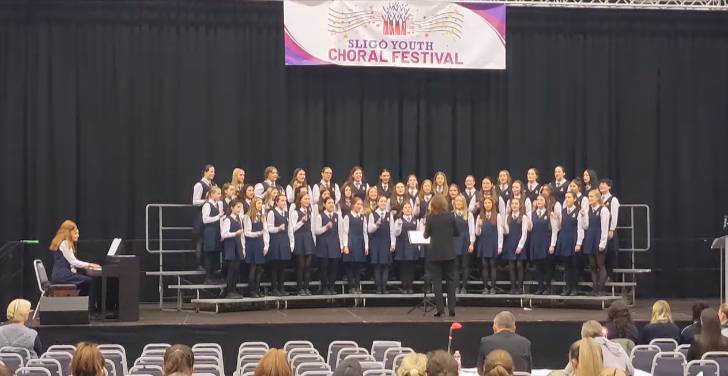 Ballina school choir give beautiful rendition of 'Singing In The Rain ...